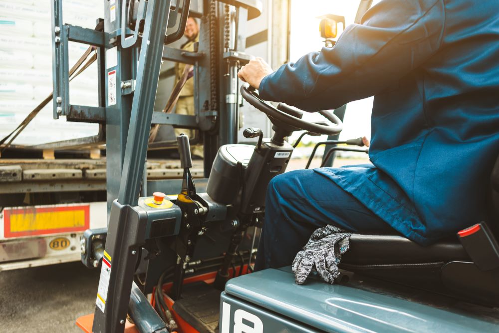 Forklift Operator Job Description: salary, responsabilities and more